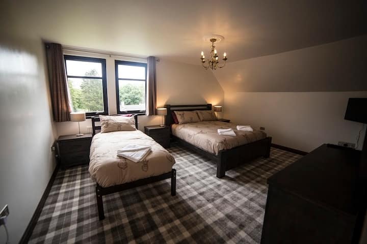 Triple Room With En Suite Bathroom - Fort Augustus