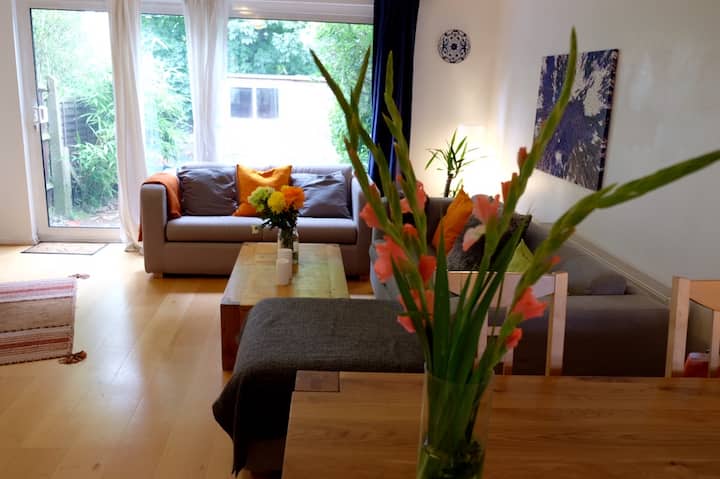 Spacious 3-bedroom London House, Parking & Garden - Beckenham