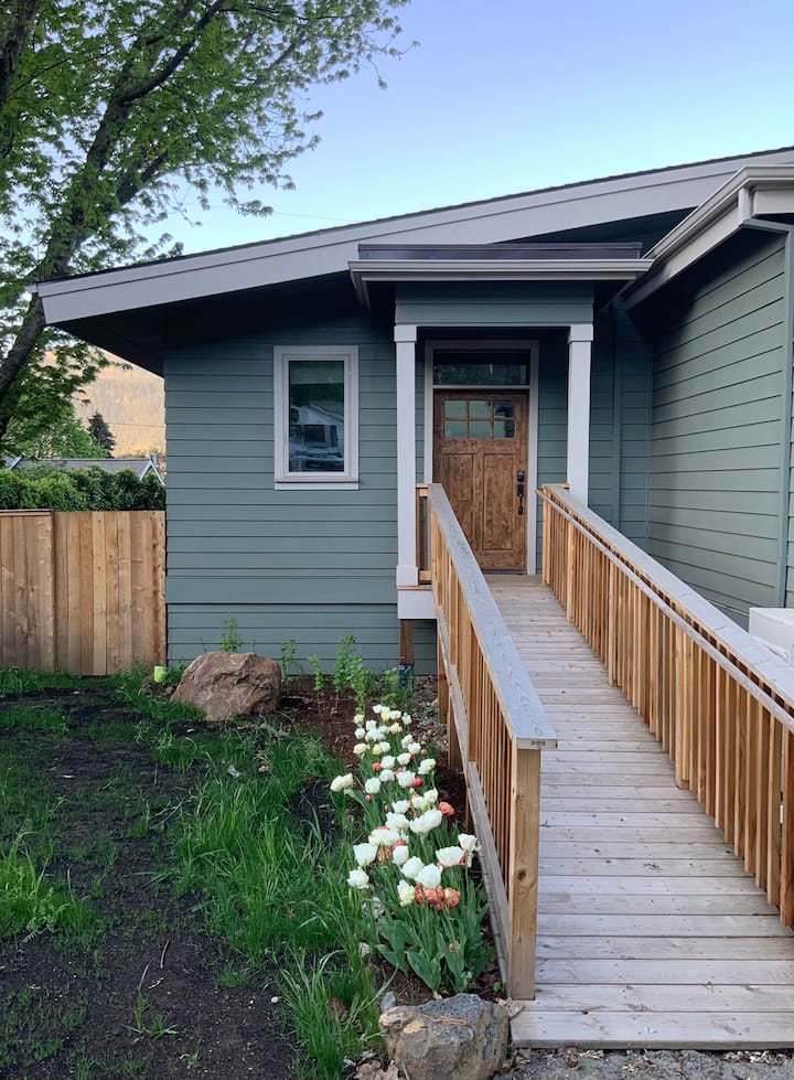 The Hideaway House - Hood River, OR