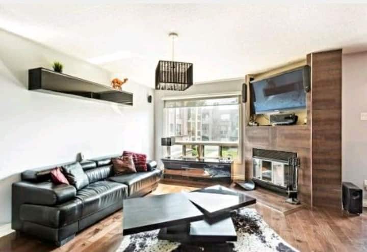 Lovely 2 Bedroom Condo With Free Parking - Pointe-Claire