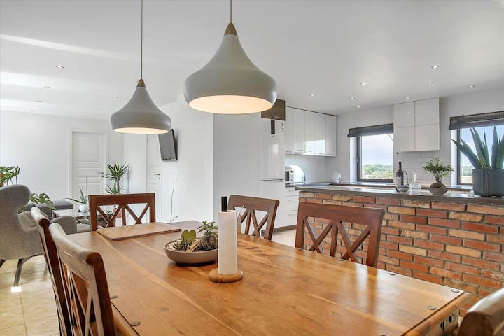 Country Side House - 波恩荷爾摩島