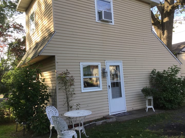 Historic Bucks County Private Country Cottage - Bensalem, PA