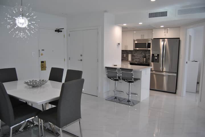 Luxury Beachfront 3 Bedroom Miami Beach Condo, - Miami Beach, FL