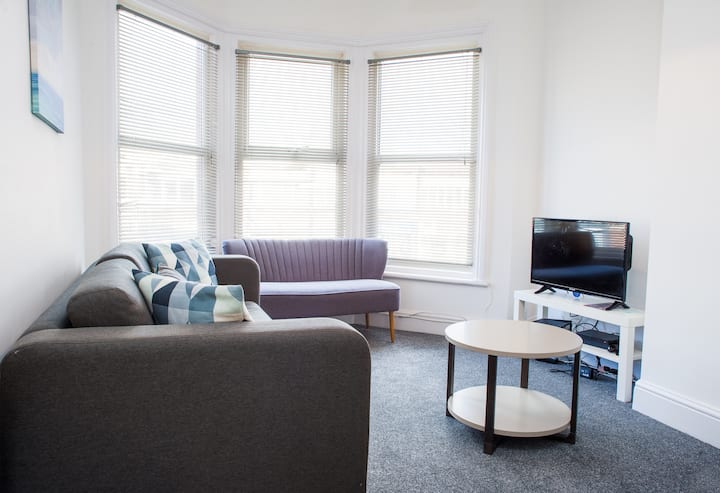 3 Bedroom Shirehampton Flat Near Avonmouth & M4 - Bristol