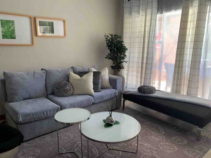 The Green Room. Modern 2 Bedroom Apartment. - Emalahleni