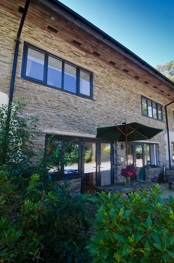 1/2 Empty To 1/2 Full Cottage - Kingsbridge