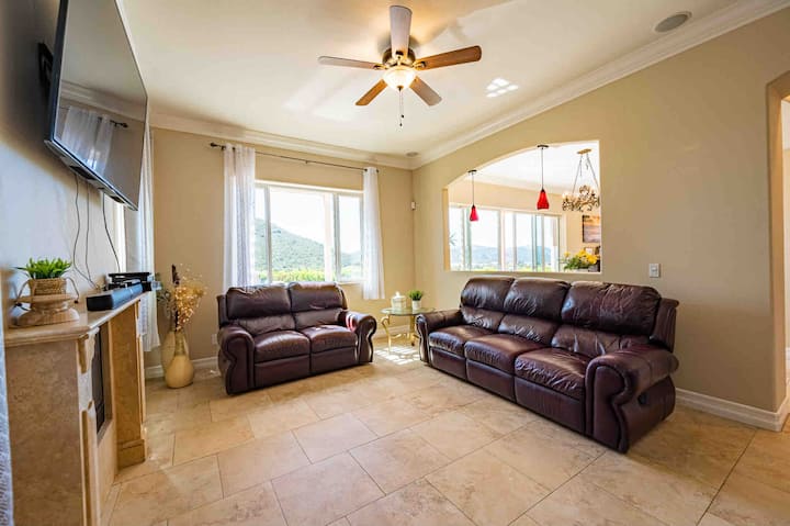 Salt Water Pool/ Jacuzzi Oasis - Poway, CA