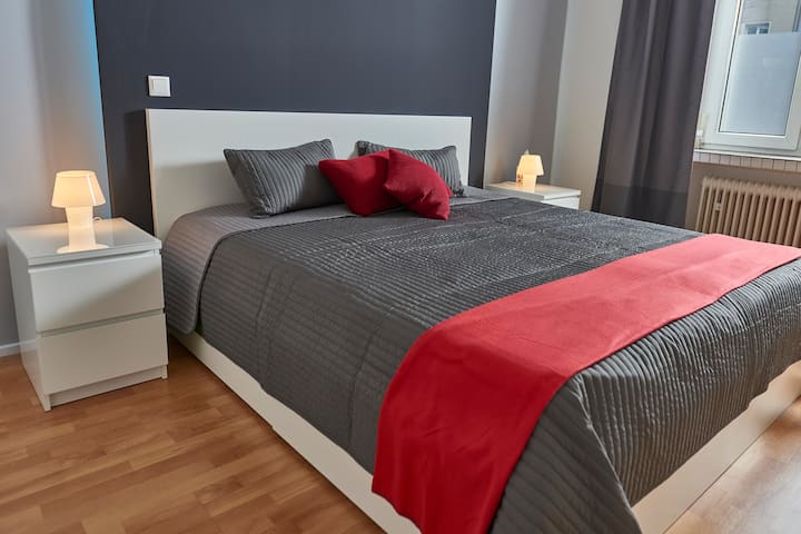 Modern, Cozy Apartment Centrally Located - Düsseldorf
