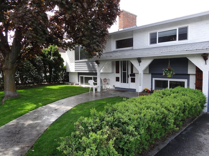 Roxie’s Place
A 2 Bedroom Suite In Sunny Okanagan - Penticton
