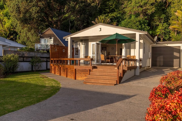 Sunsets By The Beach  |  Waterfront  |  Sleeps 8 - Thames