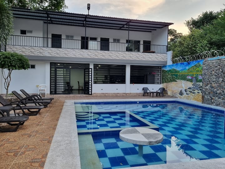 Villa R 5 Habitaciones - Honda