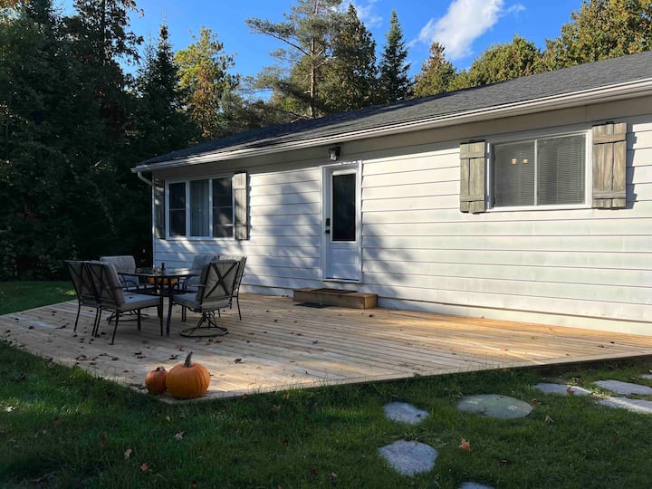 Ideally Located Sauble Beach Family Cottage - Sauble Beach