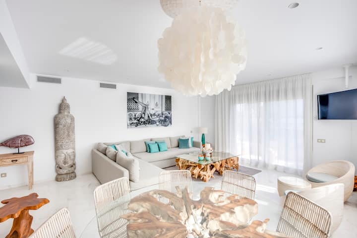 Luxury & Stylist Frontline Property In Royal Beach - Île de Ibiza