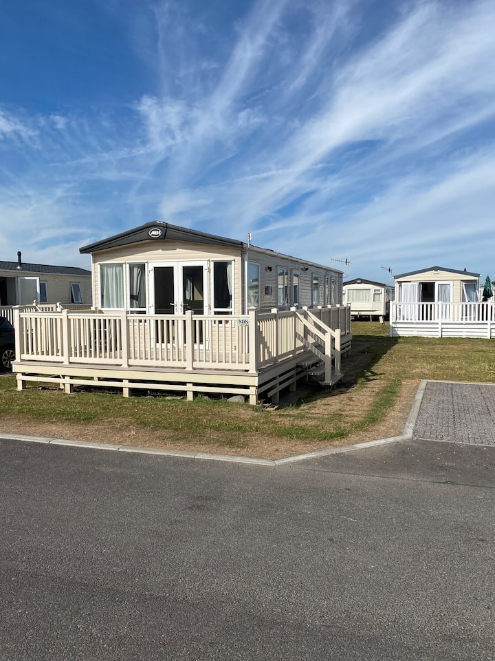 Beautiful 3 Bedroom Holiday Home With Sea View - Selsey