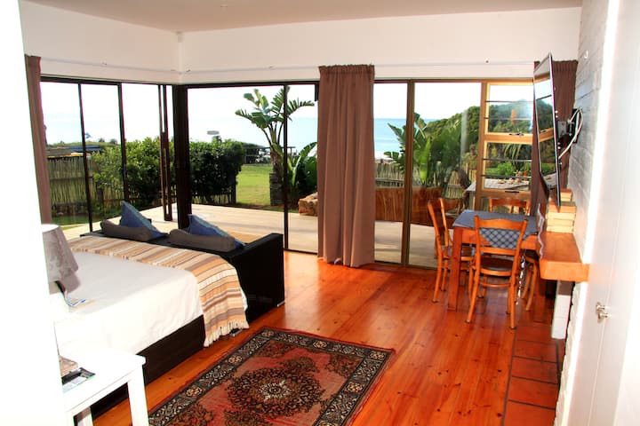 Beach House Jbay Ground Floor Seafront Studio - Jeffreys Bay