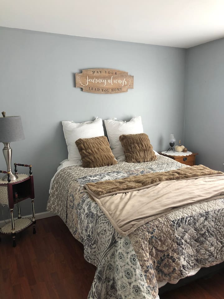 Private Room/bath In Beautiful Sackets Harbor Home - Sackets Harbor, NY