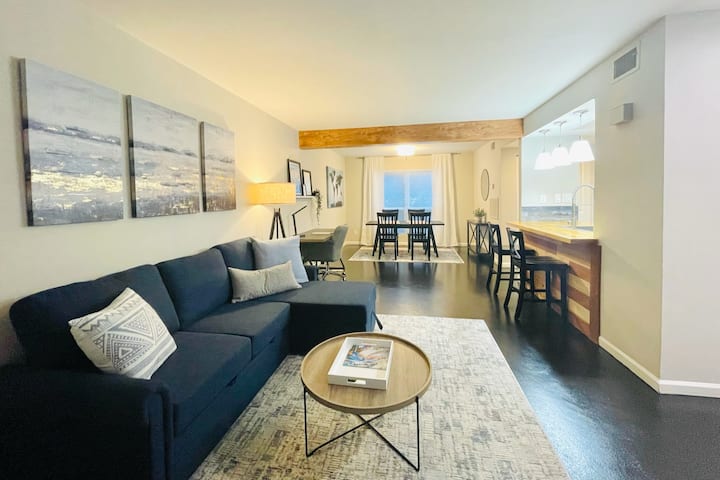 Spacious Uptown King Suite + Free Parking - Charlotte, NC