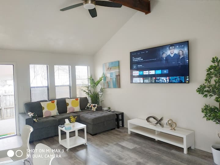 Cozy Modern Duplex 1 Gigabit Internet - Round Rock, TX