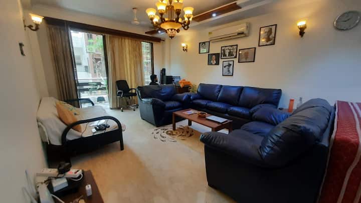Luxury 4 Bhk Apartment With Balconies & Parking - New Delhi