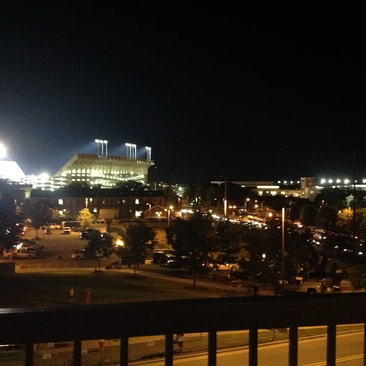 Luxury Auburn Condo Perfect Location - 오번