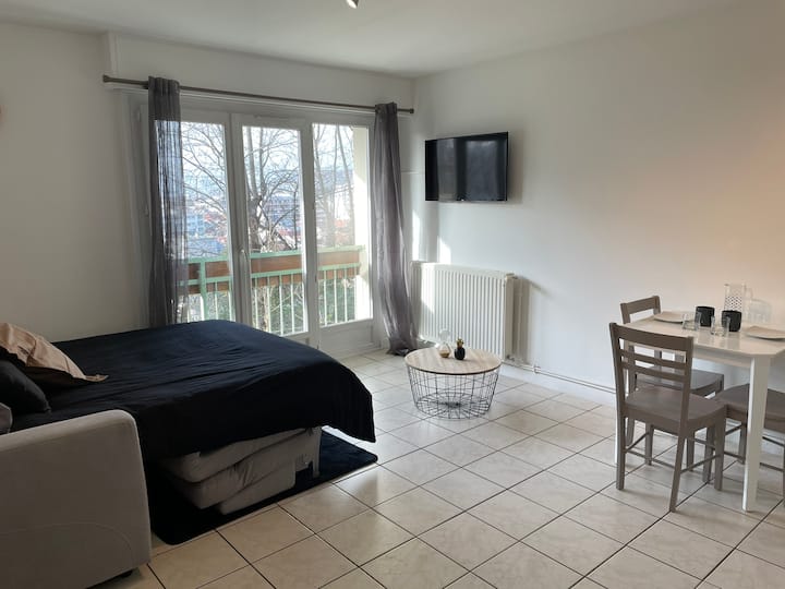 Welcome To Our Aixois Cocoon (1 To 3 People) - Aix-les-Bains