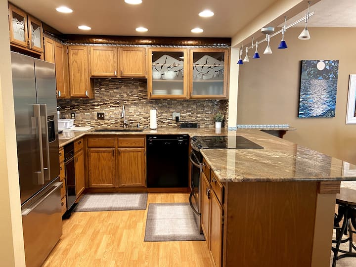 Alyeska Condo-home Away From Home - Alyeska, AK