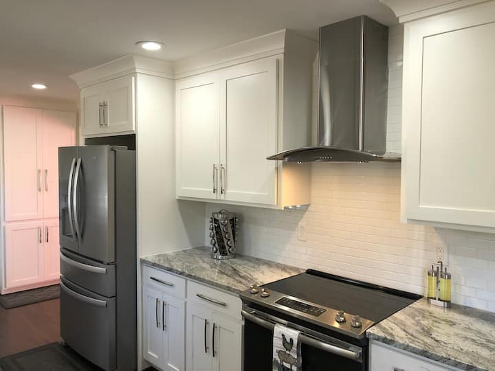 Modern Touch At Cotswold, 10 Mins From Center City - Charlotte, NC