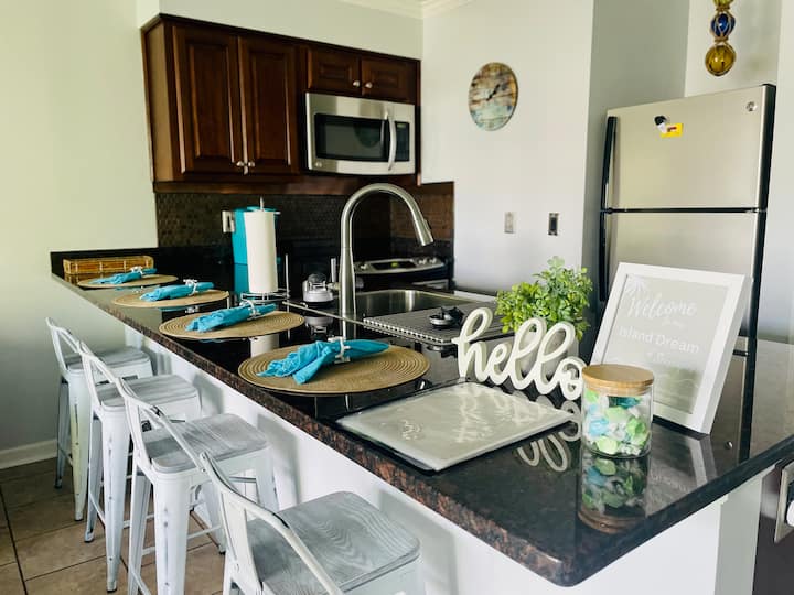 Island Dream W/ocean Peeks, Pool, Steps To Beach - Carolina Beach, NC