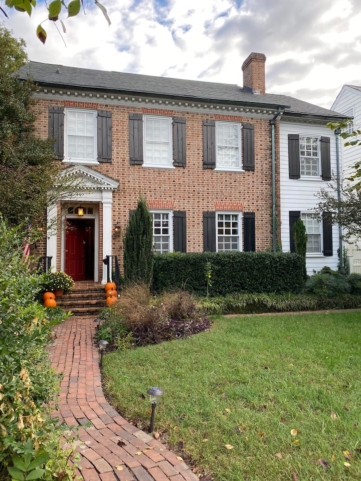 Franklin Study - Inn At 605 - Williamsburg, VA