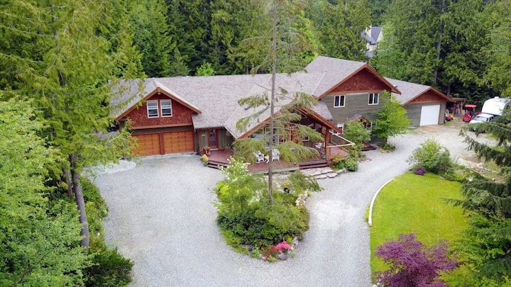 The Crows Nest At Hillside Coast Farm - Roberts Creek