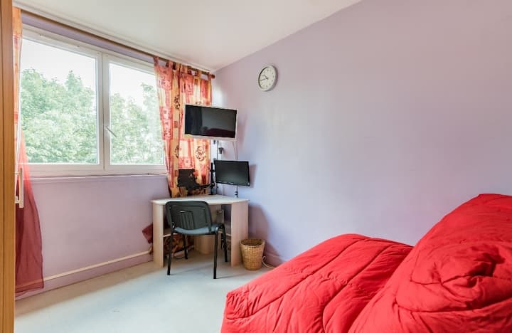 A 190 Sq Ft Bedroom In Paris Area - Ivry-sur-Seine