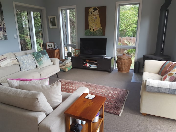 Oneroa Birdsong Retreat (Queen Room) - Waiheke Island