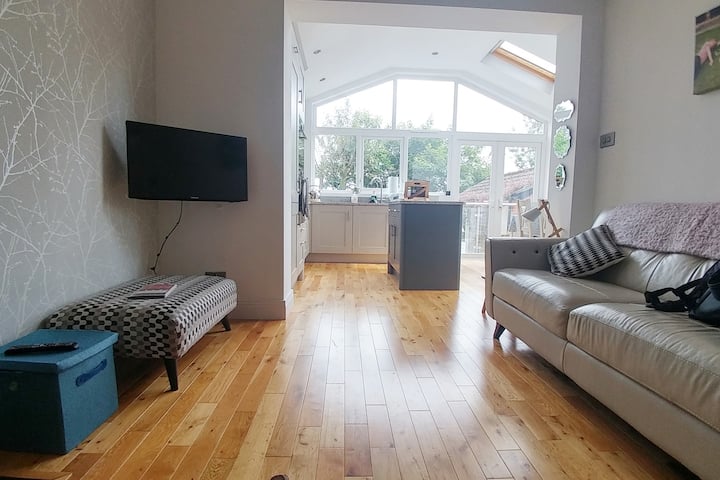 Spacious Home In North Belfast - Belfast