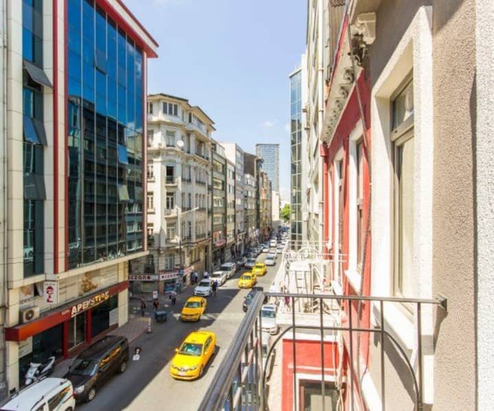 ŞİŞLi̇ Mai̇n Street Hi̇stori̇cal Bui̇ldi̇ngs 2 - Estambul