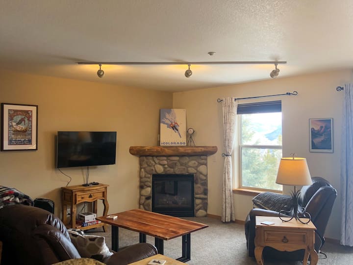 Spacious, Cozy Mountain Condo In Silverthorne - Silverthorne, CO