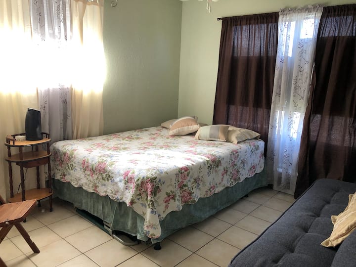 Minutes Away From Any Destination In Corpus! - Corpus Christi, TX