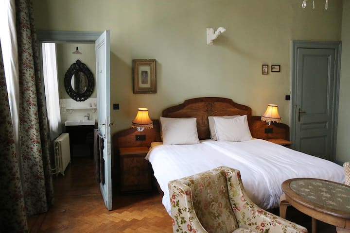 B&b Kamer - Privé Badkamer In Xxl Herenhuis, Stad - Antwerp