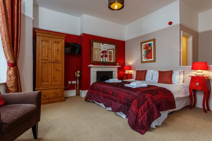4* B&b - King/twin, Triple Suite With Kitchen - Eastbourne
