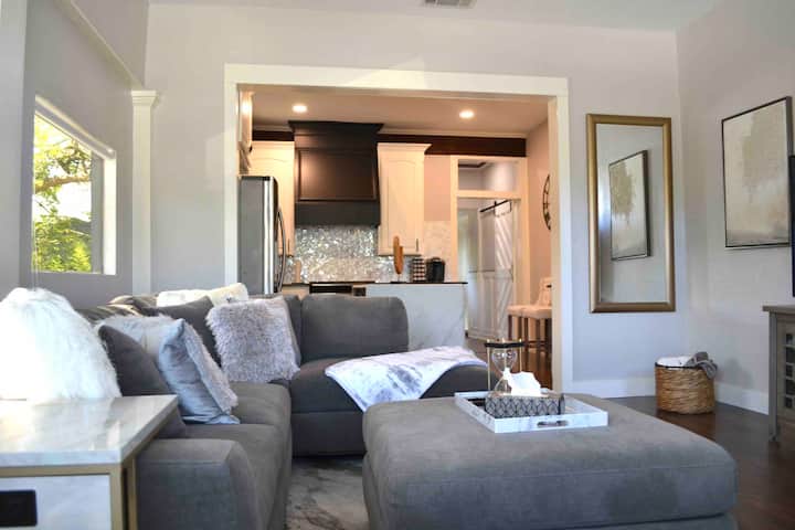 Downtown San Antonio Cozy 3br 2ba With Free Prking - San Antonio, TX