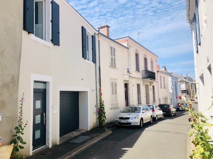 Sympathique Maison De Ville, Idéalement Placée. - Les Sables-d'Olonne