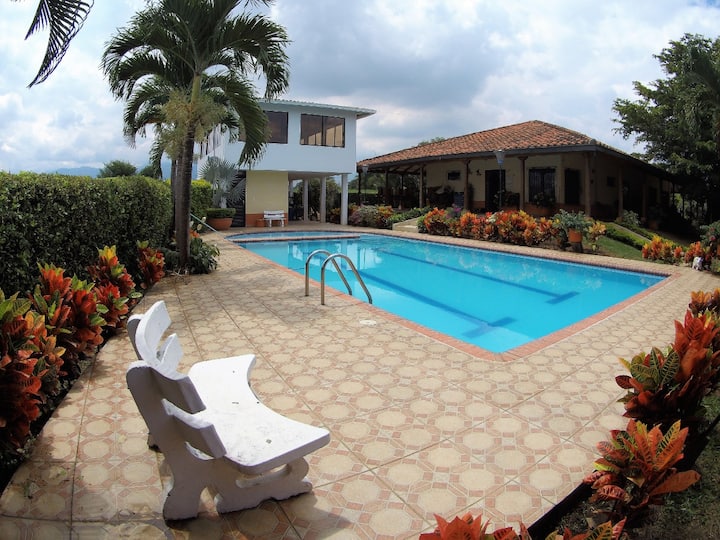 El Bergel: Exclusiva Casa Campestre Cerca De Cali - Ginebra
