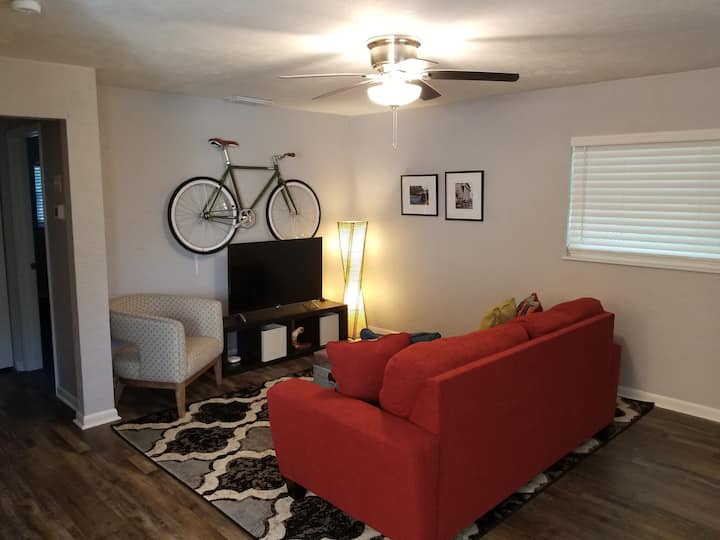 Remodeled 2 Bedroom/1 Bath House Close To Downtown - Gainesville, FL