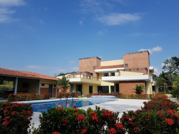 Hermosa Casa De Campo En Paraíso Llanero - Guamal