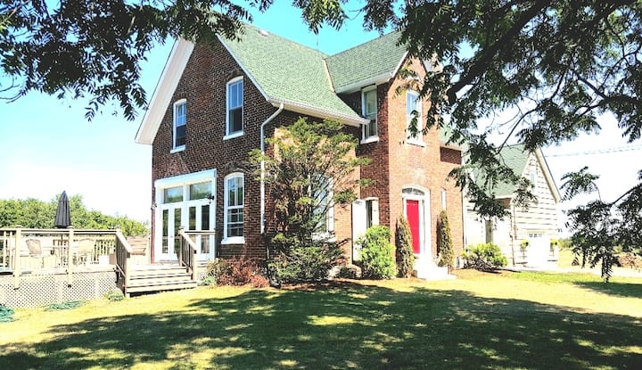 Beachfront Victorian Home- Great Views & Acreage - Prince Edward