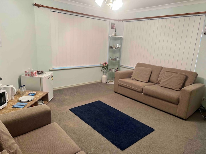 "Private Unit In Somerville - 5 Mins From Airport" - Kalgoorlie - Boulder