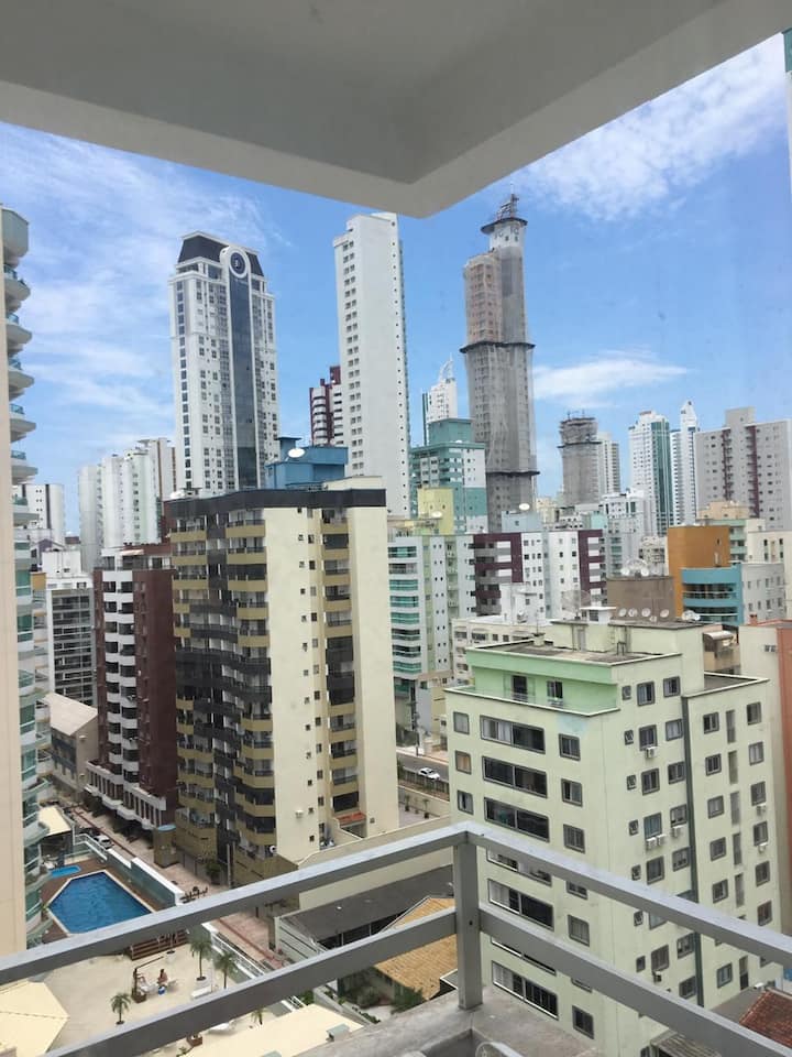 Chic&basic: Claro, Confortável E Bem Localizado - Balneario Camboriú