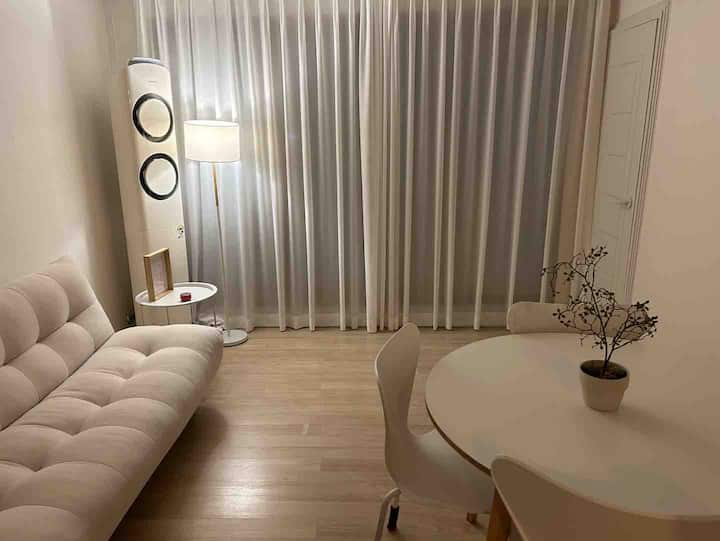 사통팔달교통#2층전체단독#인재개발원#kt위즈앞#행궁버스#5인투룸#침구교체 - 화성시