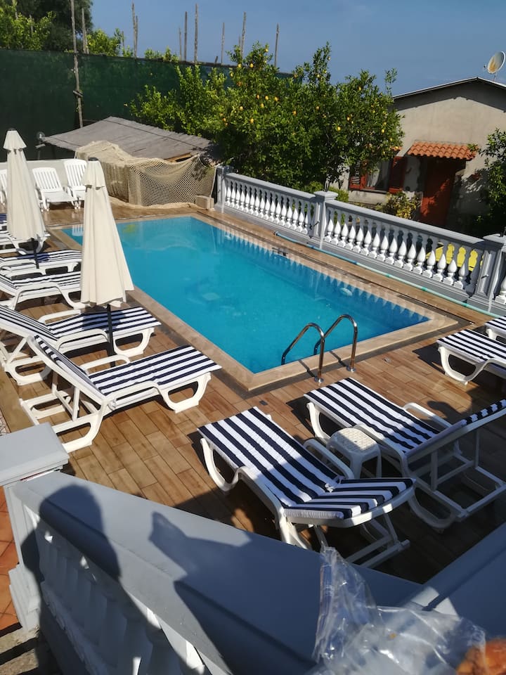 Rustico 18 Letti  Con  Piscina   Eslusiva - Massa Lubrense