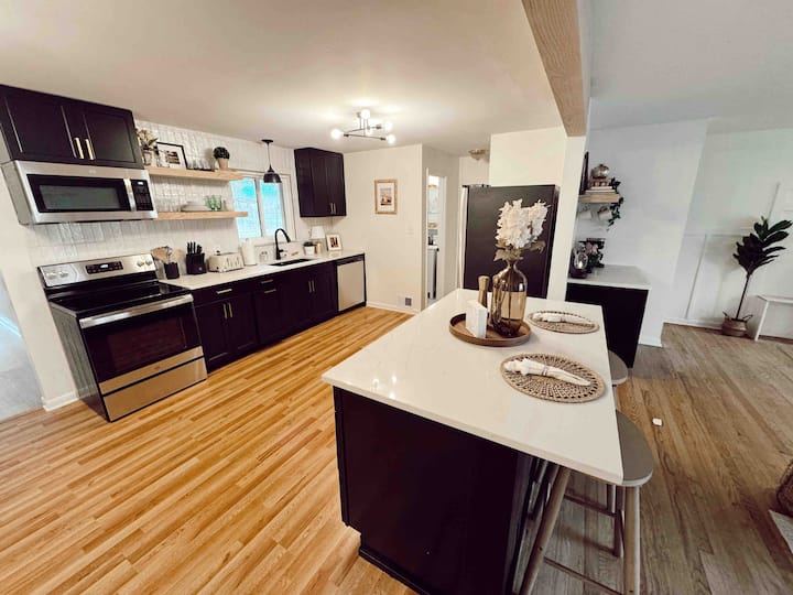 Large Urban Family Ranch, Private And Safe - Indianapolis, IN