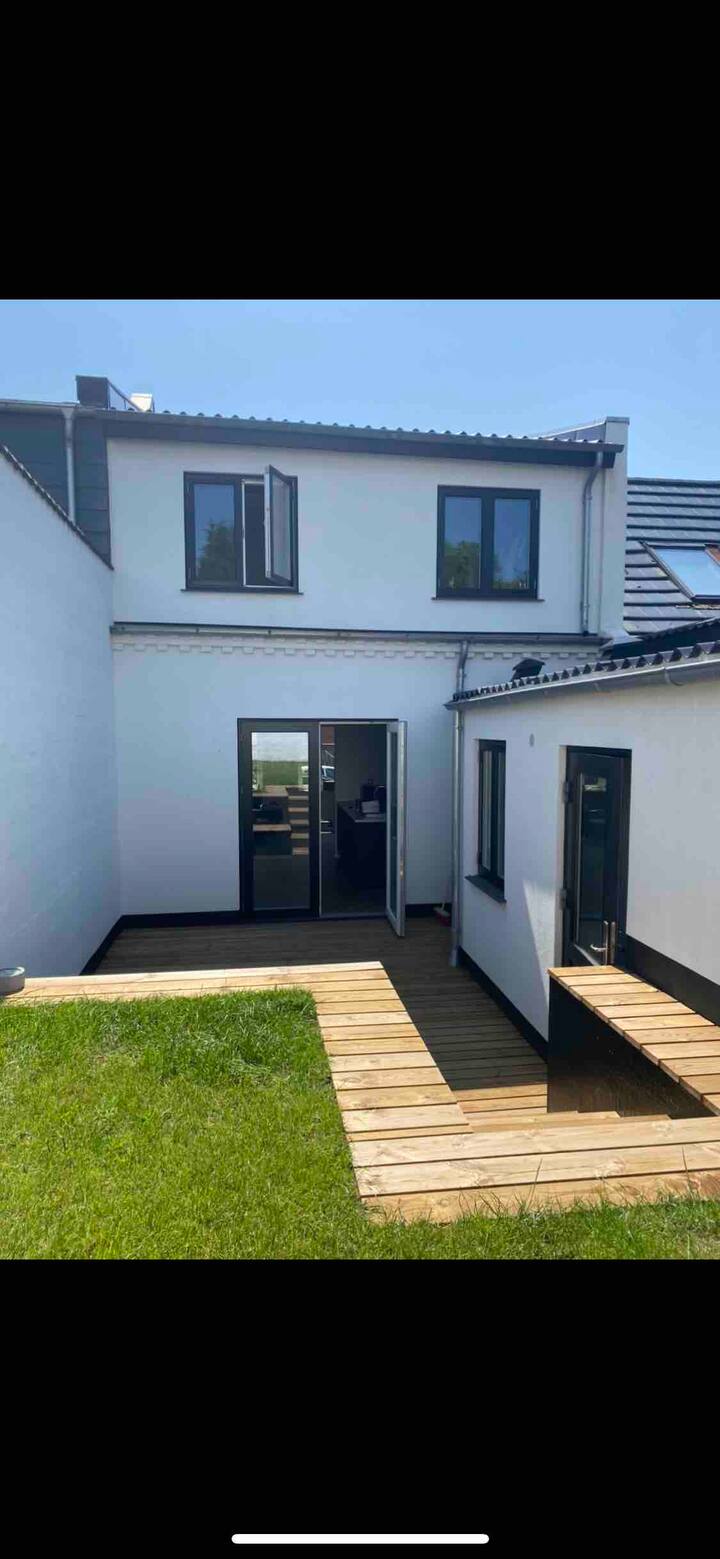 Skønt Byhus I Stille Omgivelser, Med Parkering - Kolding
